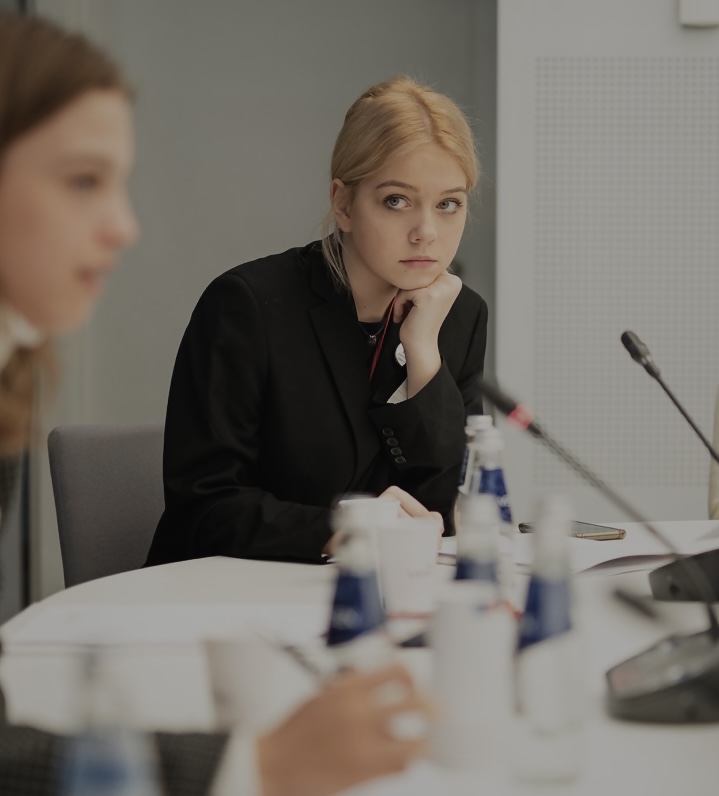 10.b. klases skolniece Linda Miltiņa iekļūst 10. Jauniešu Saeimā